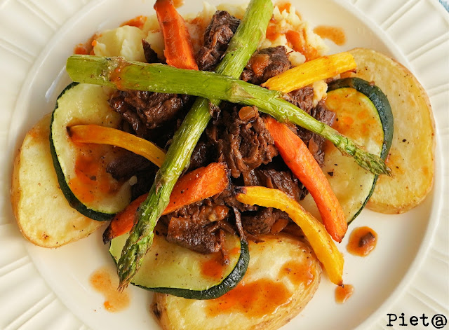 Pieta's hapjes: Gestoofde runderwang met geroosterde aardappel en groenten