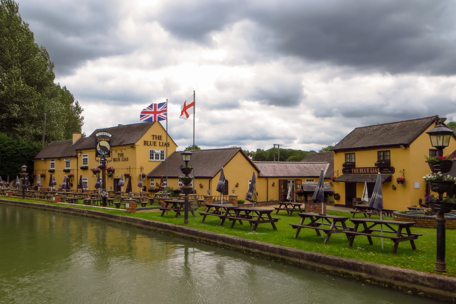 Pubs: Then & Now: Canal Pub Crawling - Part 1