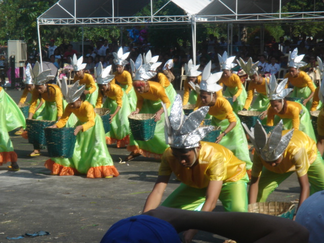 Kent-the-traveler: Agew na Pangasinan 2012 Street Dancers Showdown