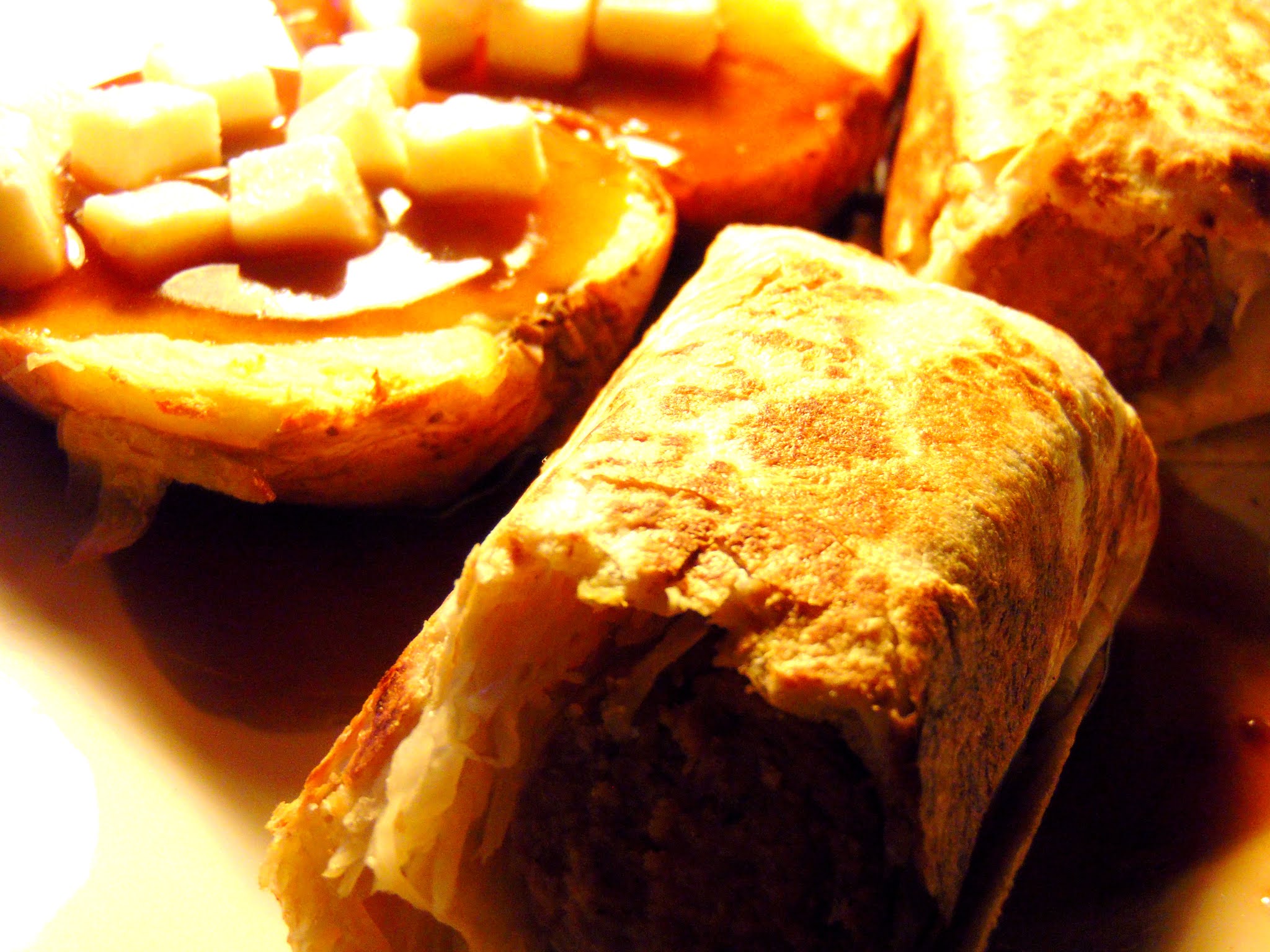 Poutine de pomme de terre au four avec wrap dog