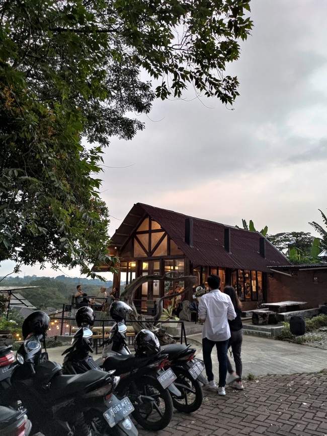 Bersantai di Brothers Coffee, Tempat Minum Kopi di BSD dengan View ...