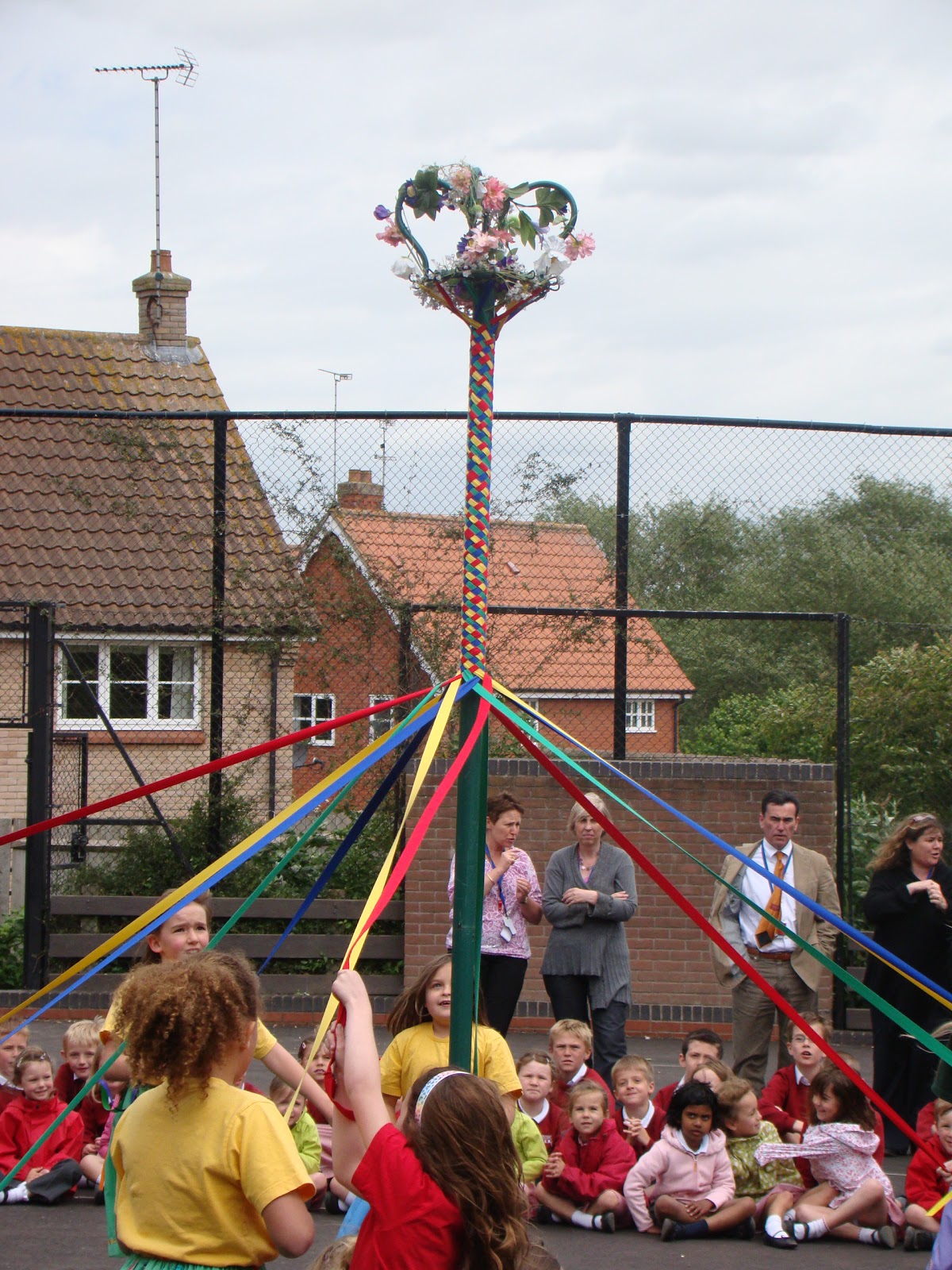 Hitcham's Blog: Maypole Team give first performance of the Summer