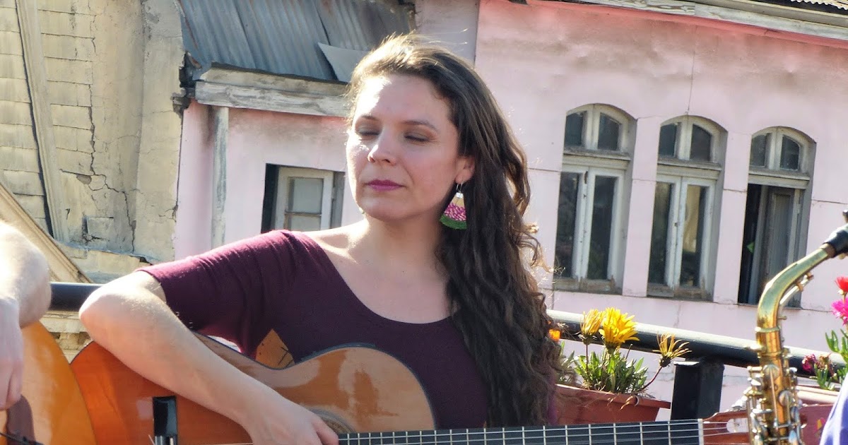 Los Sonidos de los Antiguos. Andrea Andreu Muñoz, cantautora.