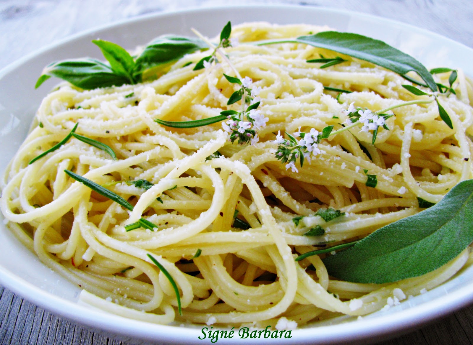 Signé Barbara: Spaghettini au beurre et aux herbes fraîches