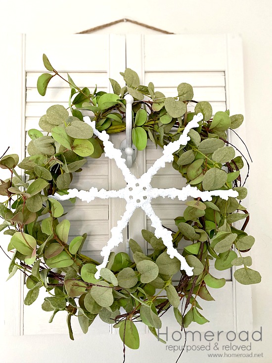 How to Make Snowflakes from a Light Fixture