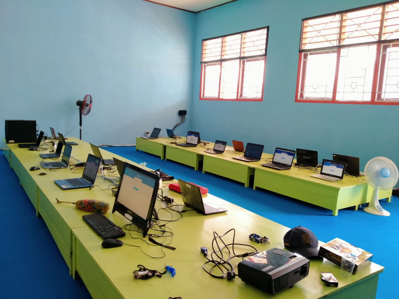 LAB. KOMPUTER | SMP NEGERI KATUMBANGAN LEMO