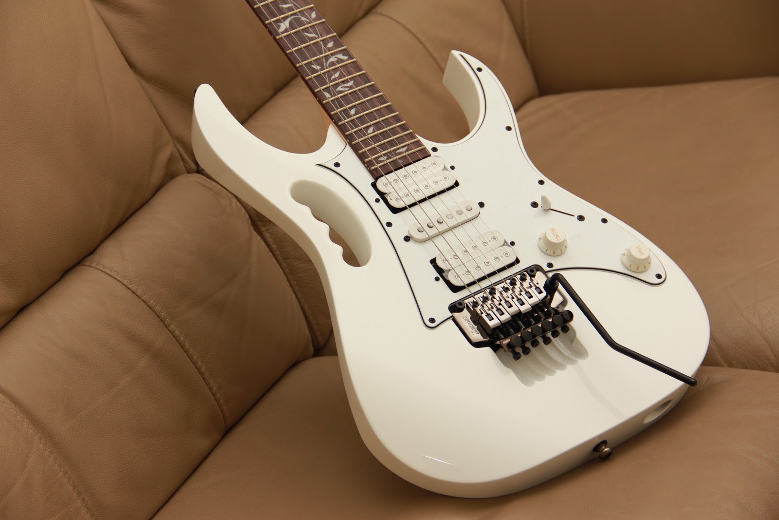 Ibanez JEM Jr Steve Vai Signature
