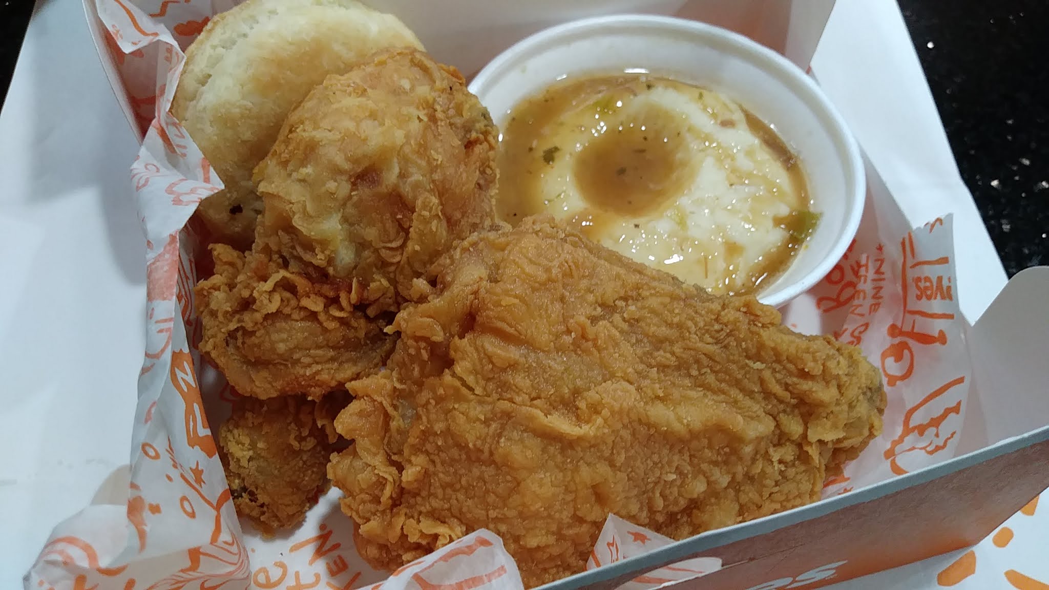FRIED CHICKEN LIPS: Popeyes Hot Honey Chicken