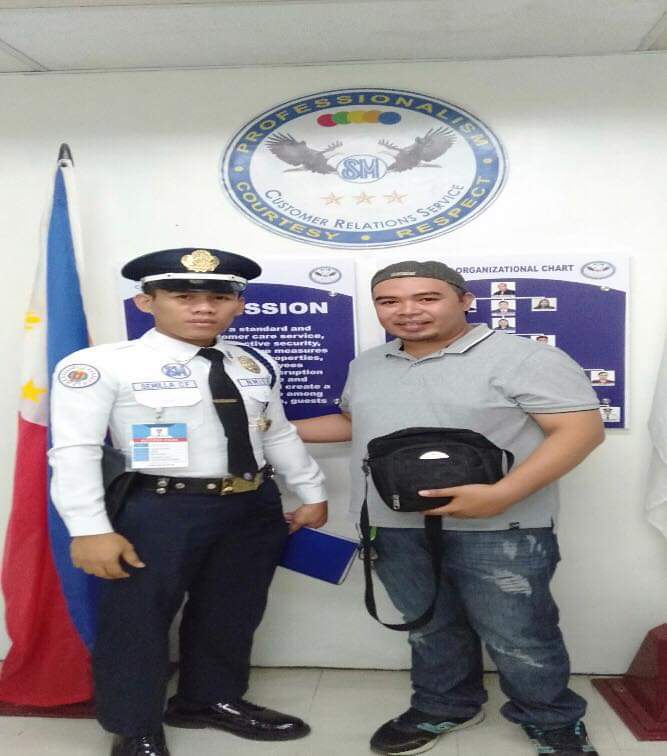Honest SM City Iloilo security guard returns bag with cash, personal ...