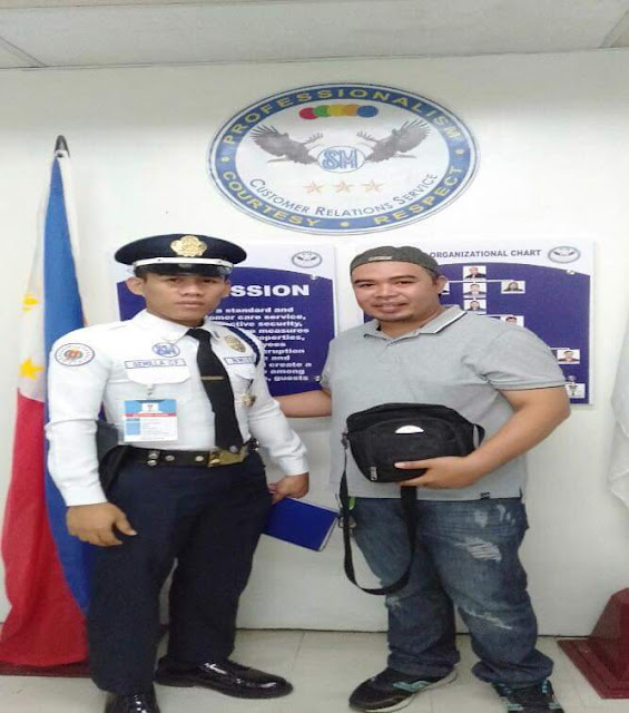 Honest SM City Iloilo security guard returns bag with cash, personal ...