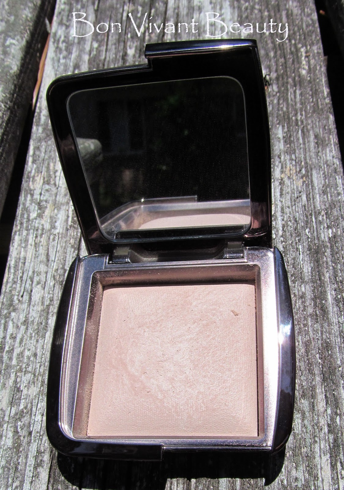 Bon Vivant Beauty: Hourglass Ambient Lighting Powder in Dim Light