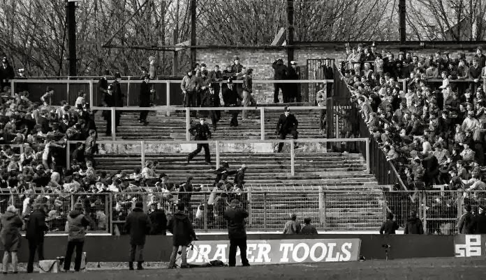 Football Hooligan Pictures: Chelsea v Liverpool in 1982 (4 pictures)
