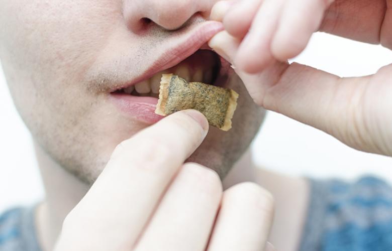 WHAT ARE SNUS AND NICOTINE POUCHES? WHAT'S THE DIFFERENCE?