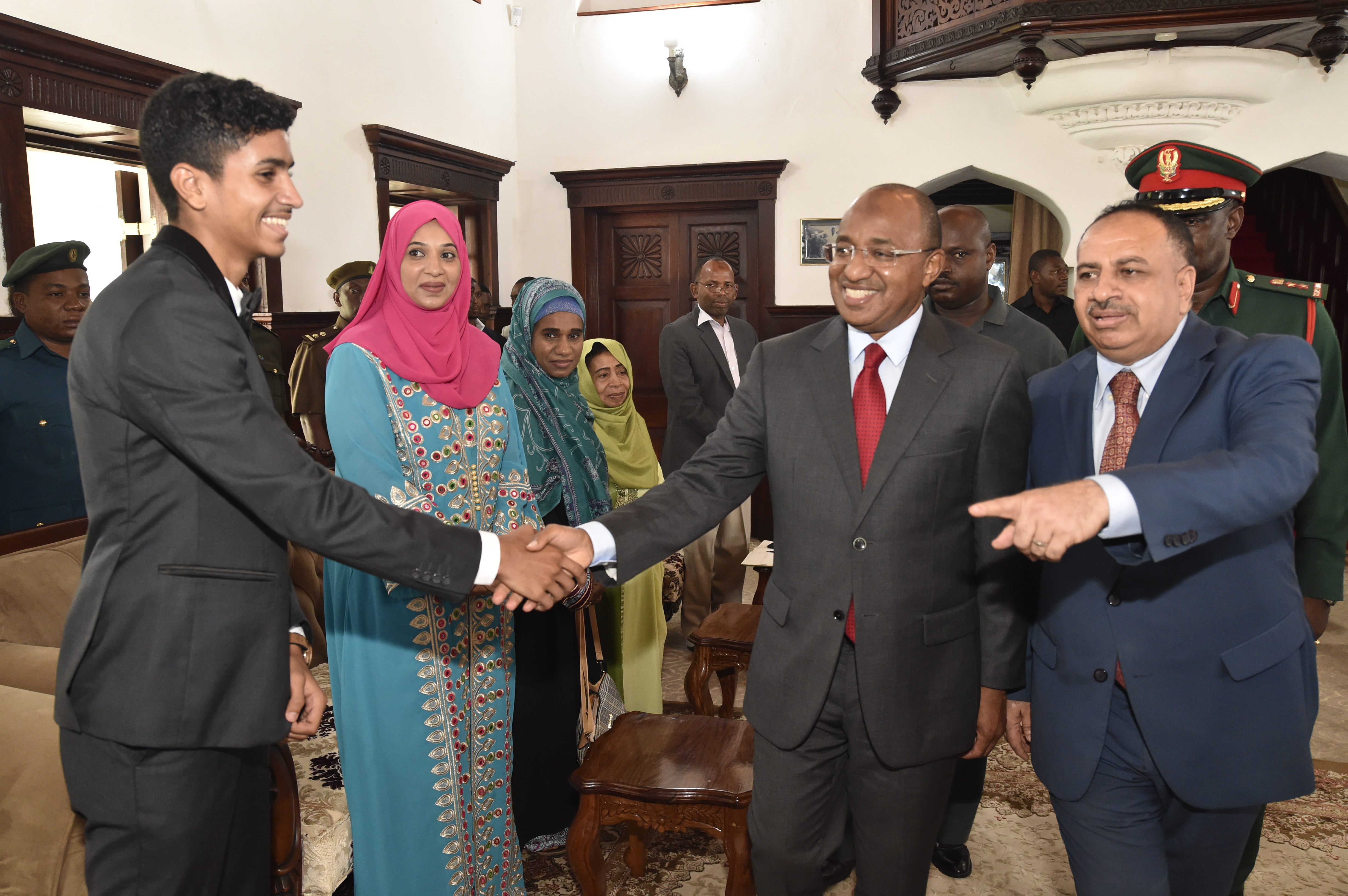 RAIS WA ZANZIBAR DK. MWINYI AMUAPISHA SULEIMAN AHMED SALEH KUWA KATIBU ...