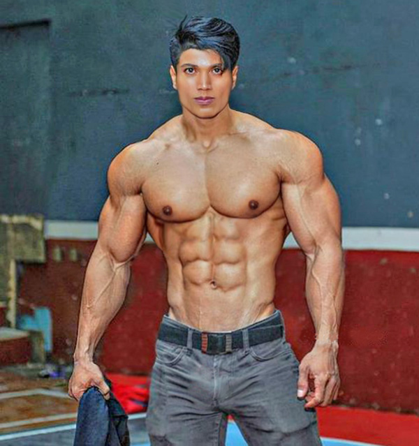 BUILT by tallsteve: Six-Pack At the Gym