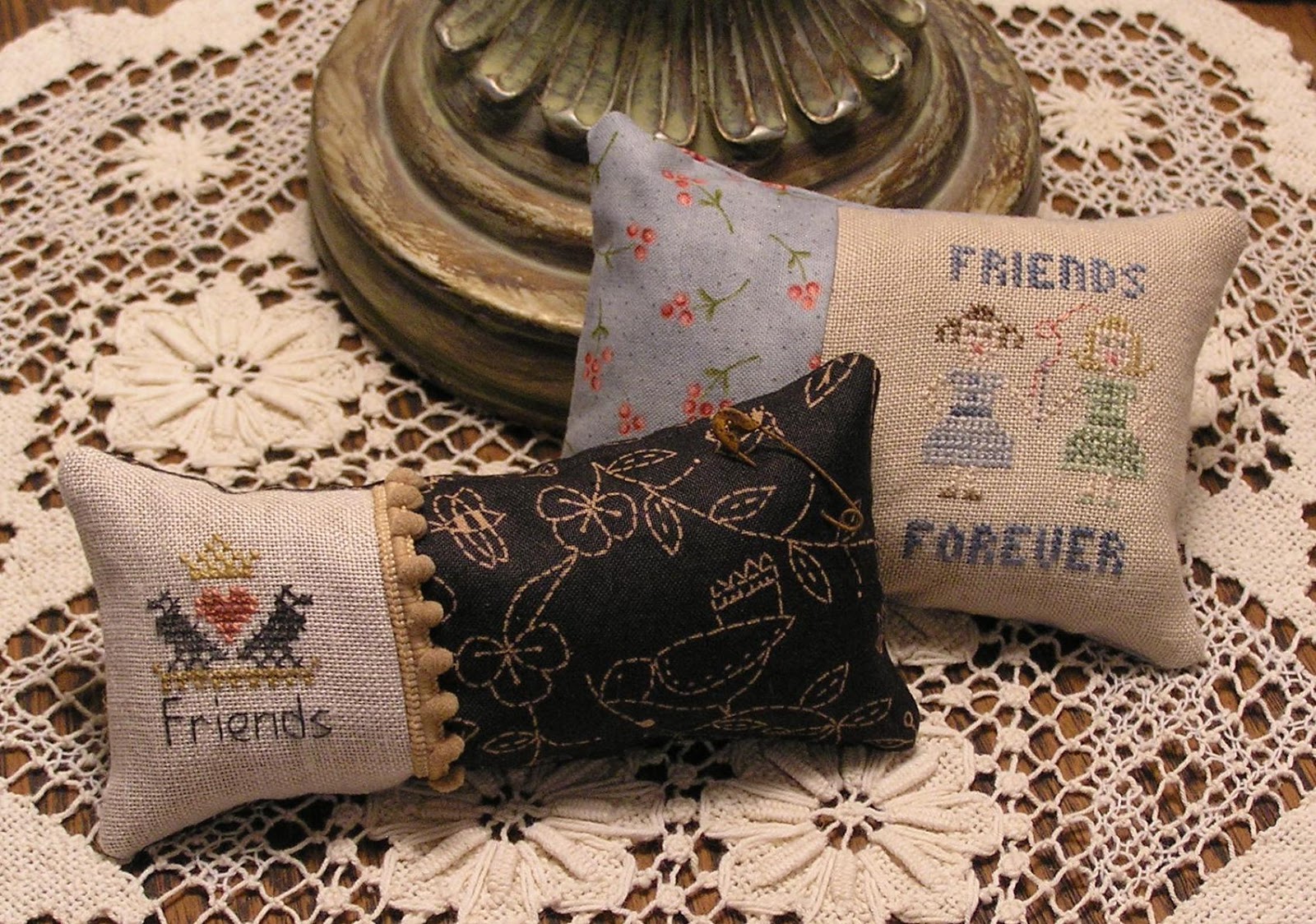 The Nebby Needle: Friend * Freebies