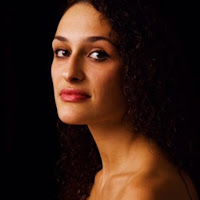 EG : Ana Vidal Egea, Mujeres solas (+1)