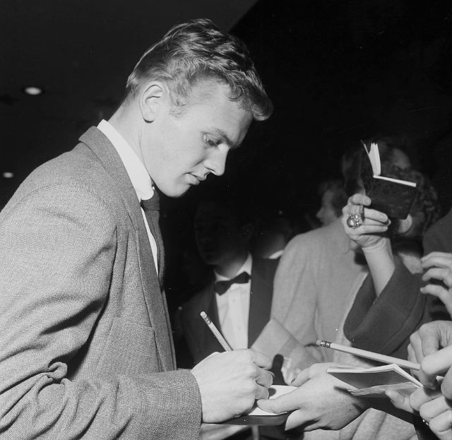 Heartthrob of the ‘50s: A Look Back at a Young and Handsome Tab Hunter ...