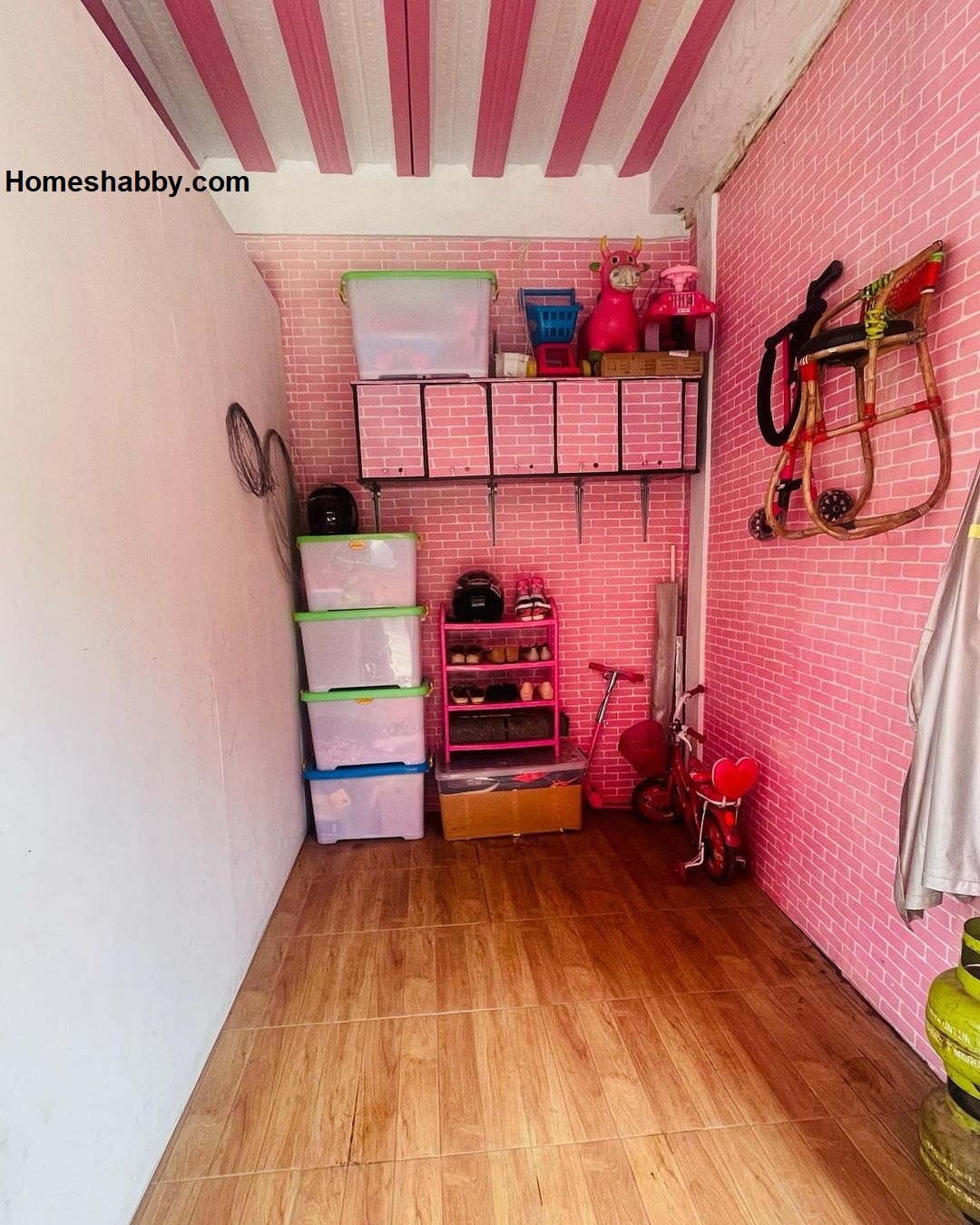 Inspirasi Desain Rumah Toko Minimalis dengan Nuansa Pink yang Mempesona ...