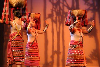 Culture of the Philippines: Ragsaksakan Dance