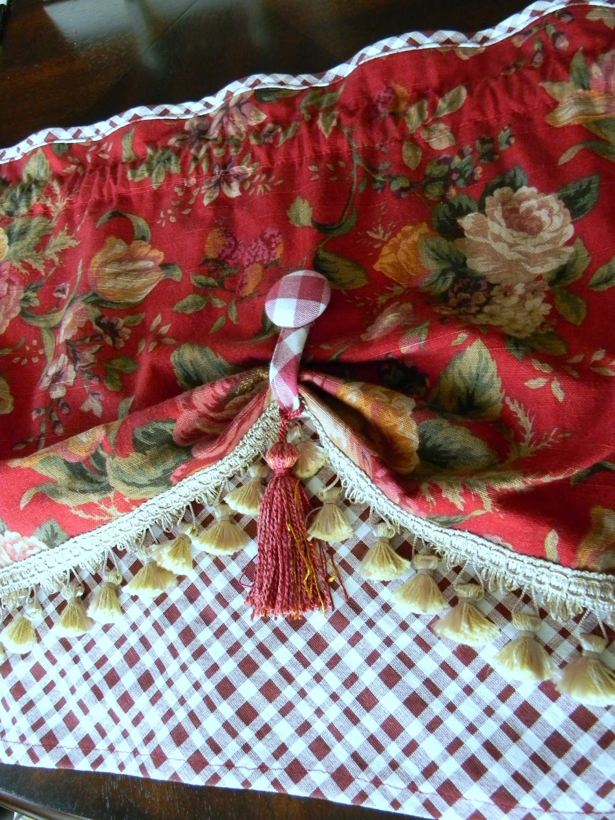 Forever Decorating!: Too Many Valances