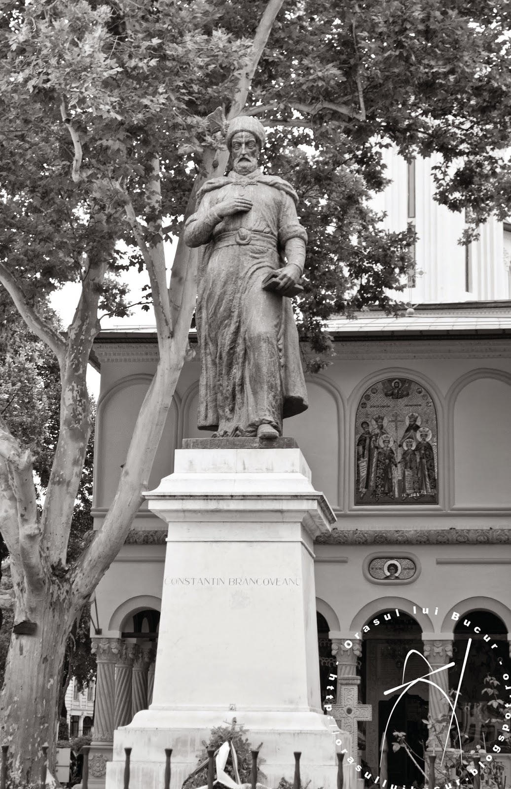 Orasul lui Bucur: Statuia lui Constantin Brâncoveanu