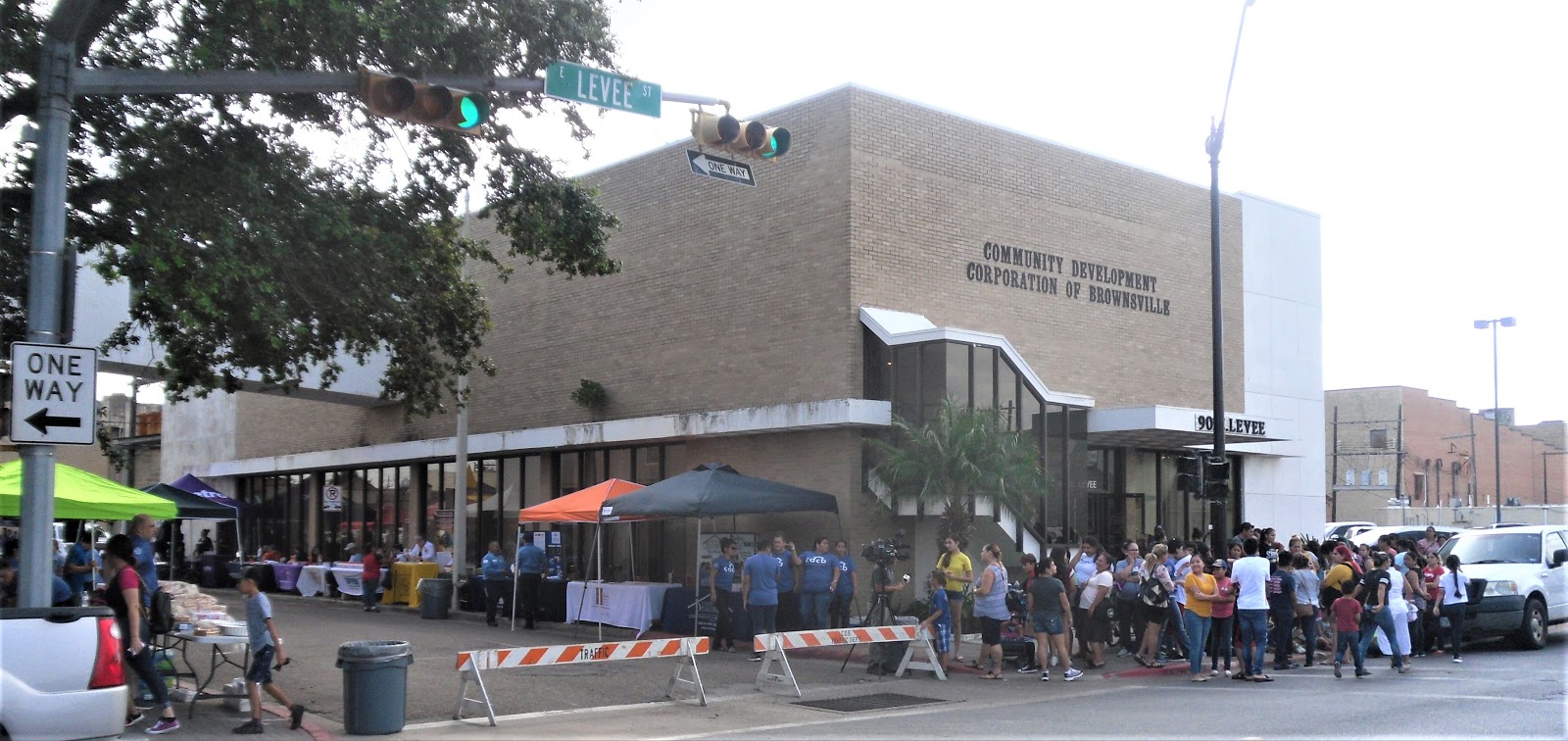 EL RRUN RRUN: CDCB'S BACK TO SCHOOL PARTY DRAWS HUGE CROWD D'TOWN