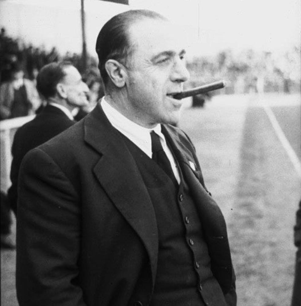 Refereeing World: Paco Bru refereed with a pistol