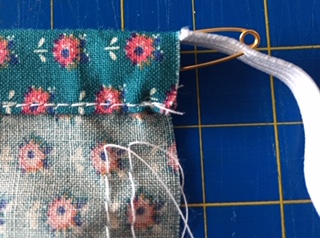 Beyond the Fringe Crafts: Prairie Bonnet Tutorial