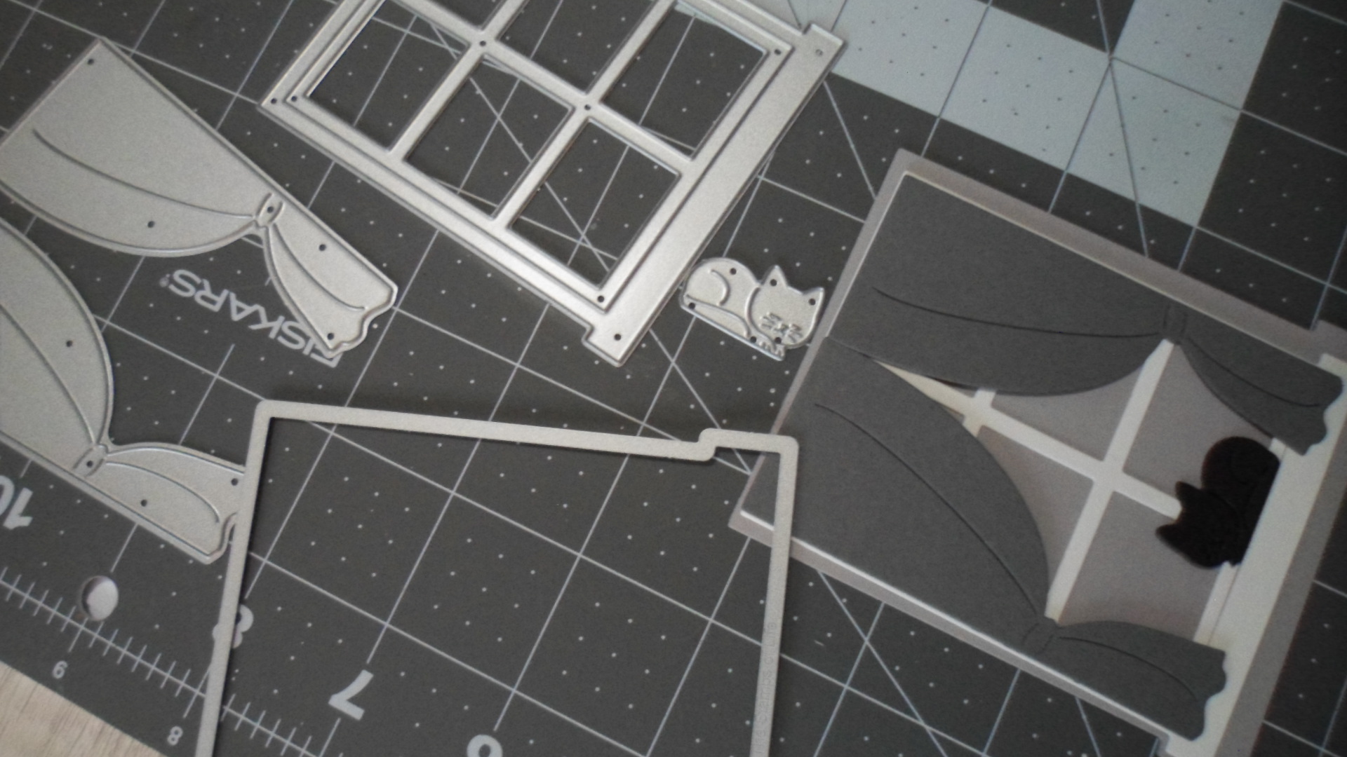 Cricut When I Can: WIndow Card - Looks like our Home