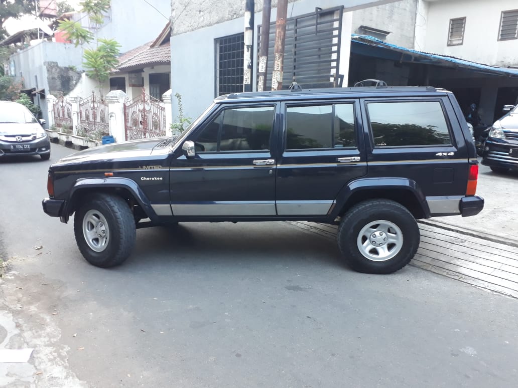 Dijual Jeep Cherokee Limited At 96 - LAPAK MOBIL DAN MOTOR BEKAS