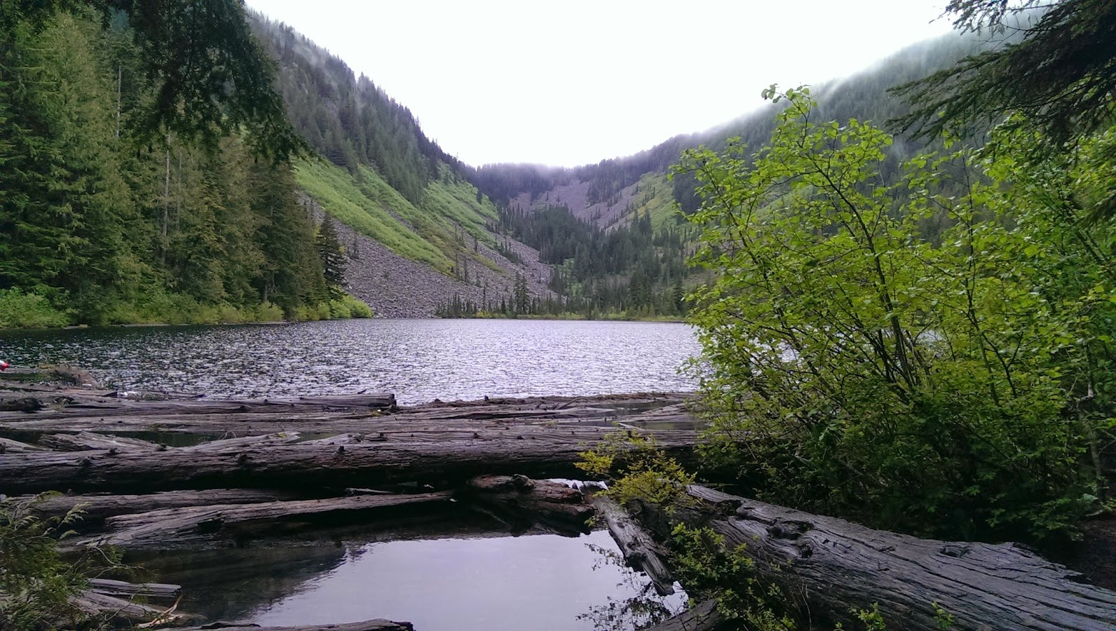 Hiking in the Pacific Northwest: Talapus Lake