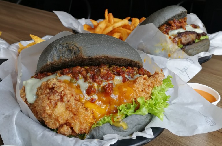 Betty's Journey: BurgerLab: The stinkiest burger in Malaysia!