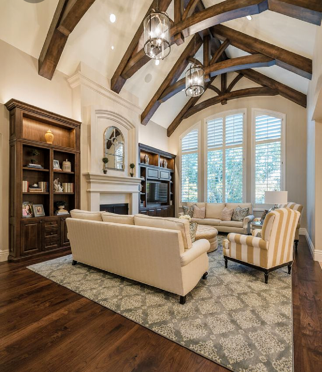 The Traditional style decoration : Classic accessories and old eras to ...