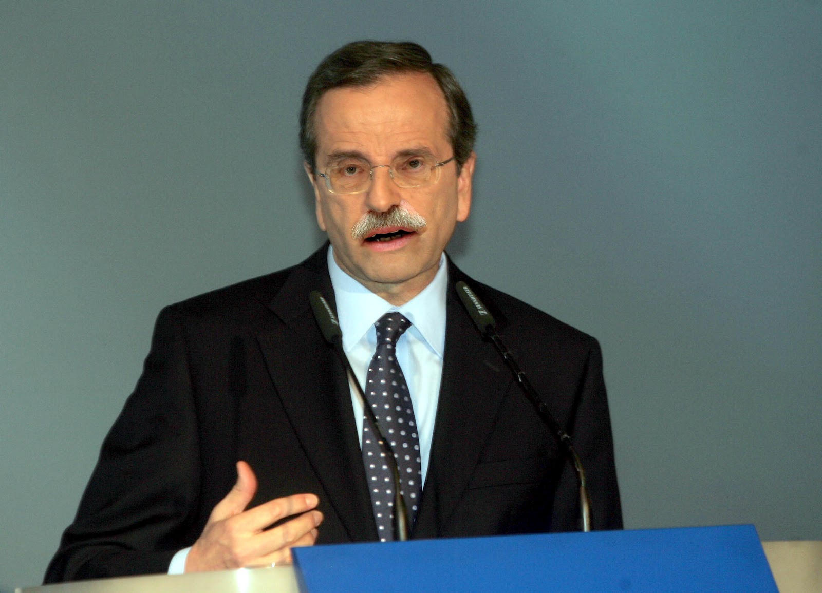 ΨΙΘΥΡΟΙ ΤΗΣ ΠΟΛΗΣ: Ο Γ. ΠΑΠΑΝΔΡΕΟΥ ΜΕΤΑΜΦΙΕΣΤΗΚΕ ΣΕ ΣΑΜΑΡΑ