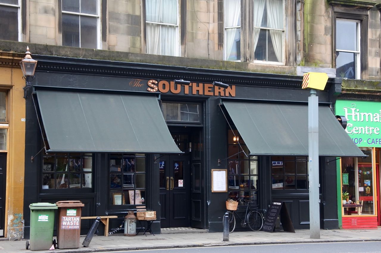 Green Gourmet Giraffe: Edinburgh pubs: World's End, The Southern and Tiles