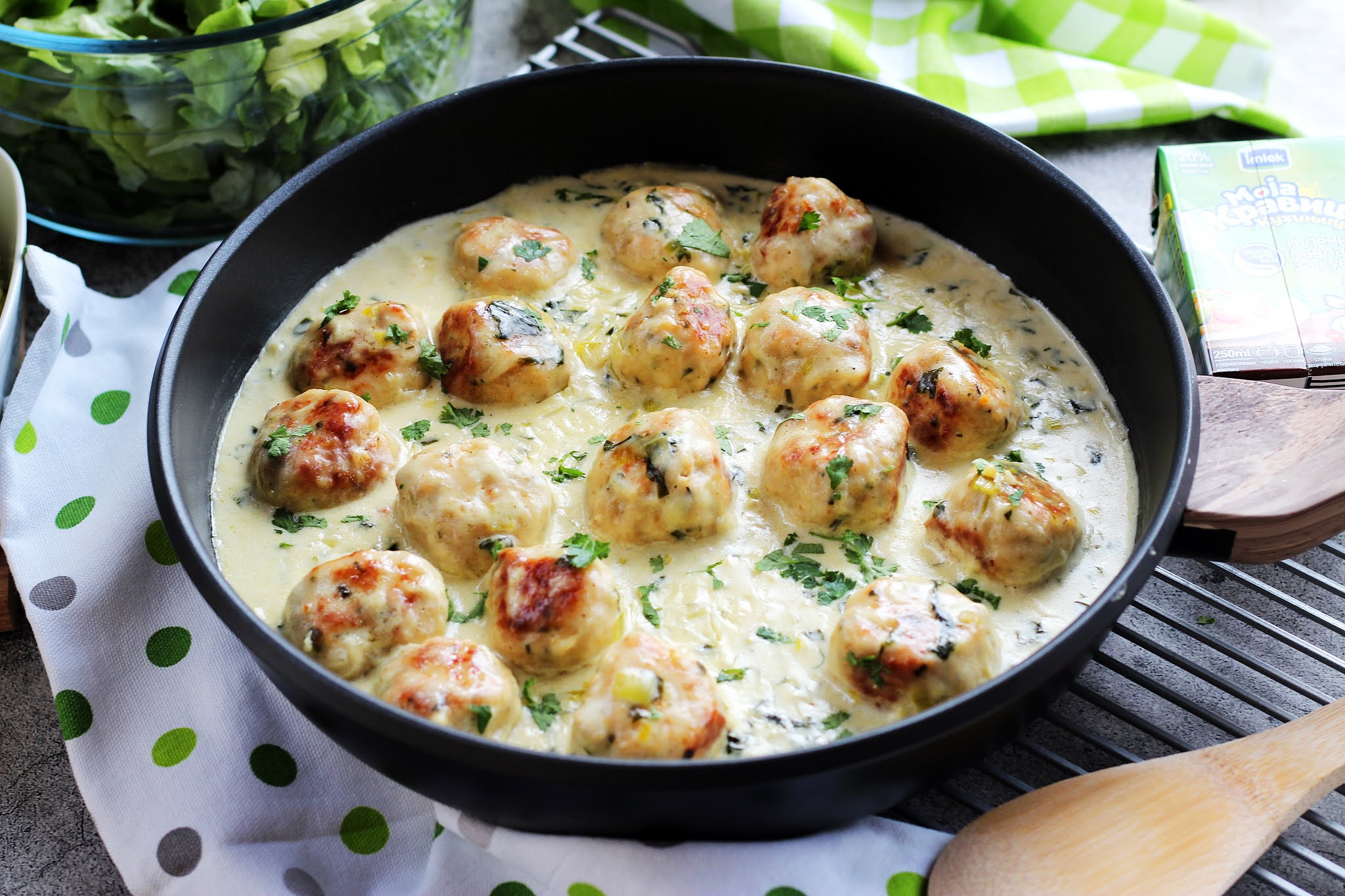 Jekin Kapric : Ćufte u kremastom sosu od pavlake