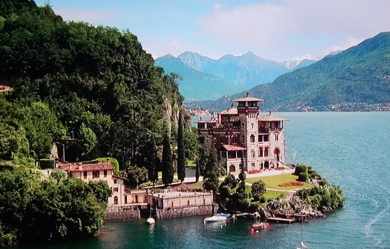 007 Filming location: Villa where Bond meets Mr. White / Casino Royale ...