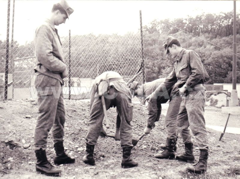 Four Bees: Československé armády lopata, Czechoslovakian Army Shovel ...