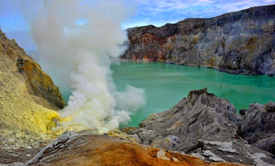 Ijen Crater, Ijen Resort, Ijen Banyuwangi Tour: Ijen Crater Indonesia