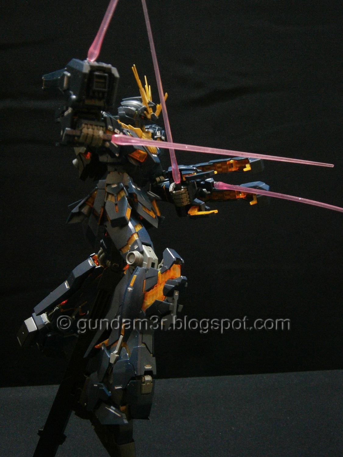 Unicorn Gundam 02 Banshee (Destroy Mode) MG Review Part 3