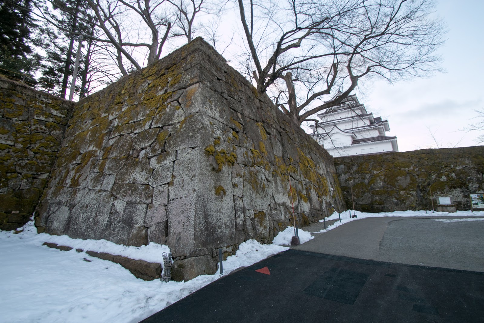Aizu Wakamatsu Castle -White five-story main tower endured harsh battle ...
