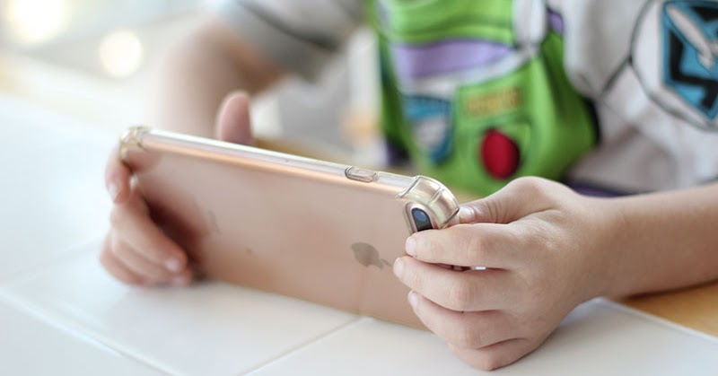 How to Teach Kids to Be Kind Online | Sunny Day Family