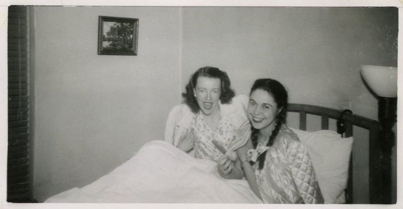 30 Cool Pics Capture People on the Beds in the 1950s ~ Vintage Everyday