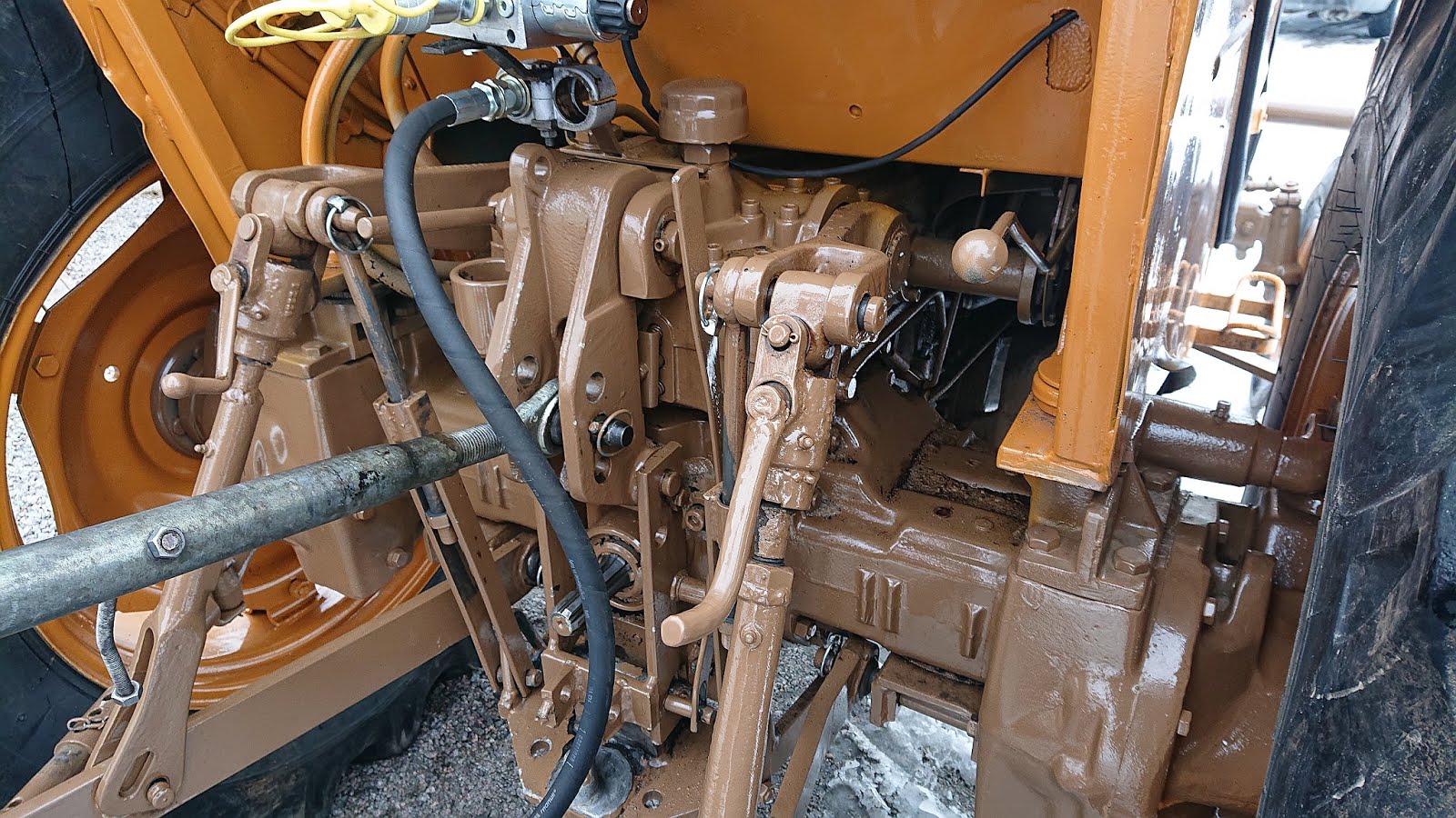 Terapiatraktori: Valmet 502 nostokammen (säätökampi) korjaus