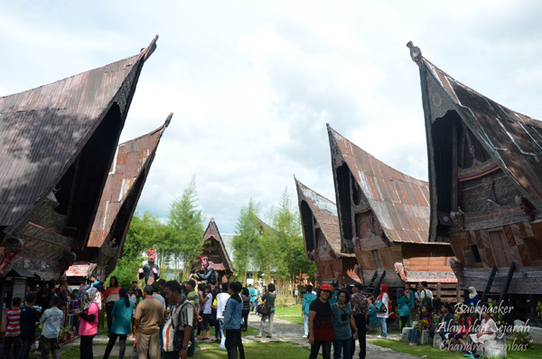Rumah Adat Batak Toba, si Rumah Bolon di Balige | Backpacker Alam dan ...