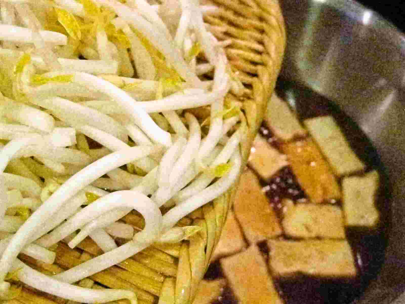 Recipes for Tom: Moyashi to atsuage no nibitashi / bean sprouts and ...