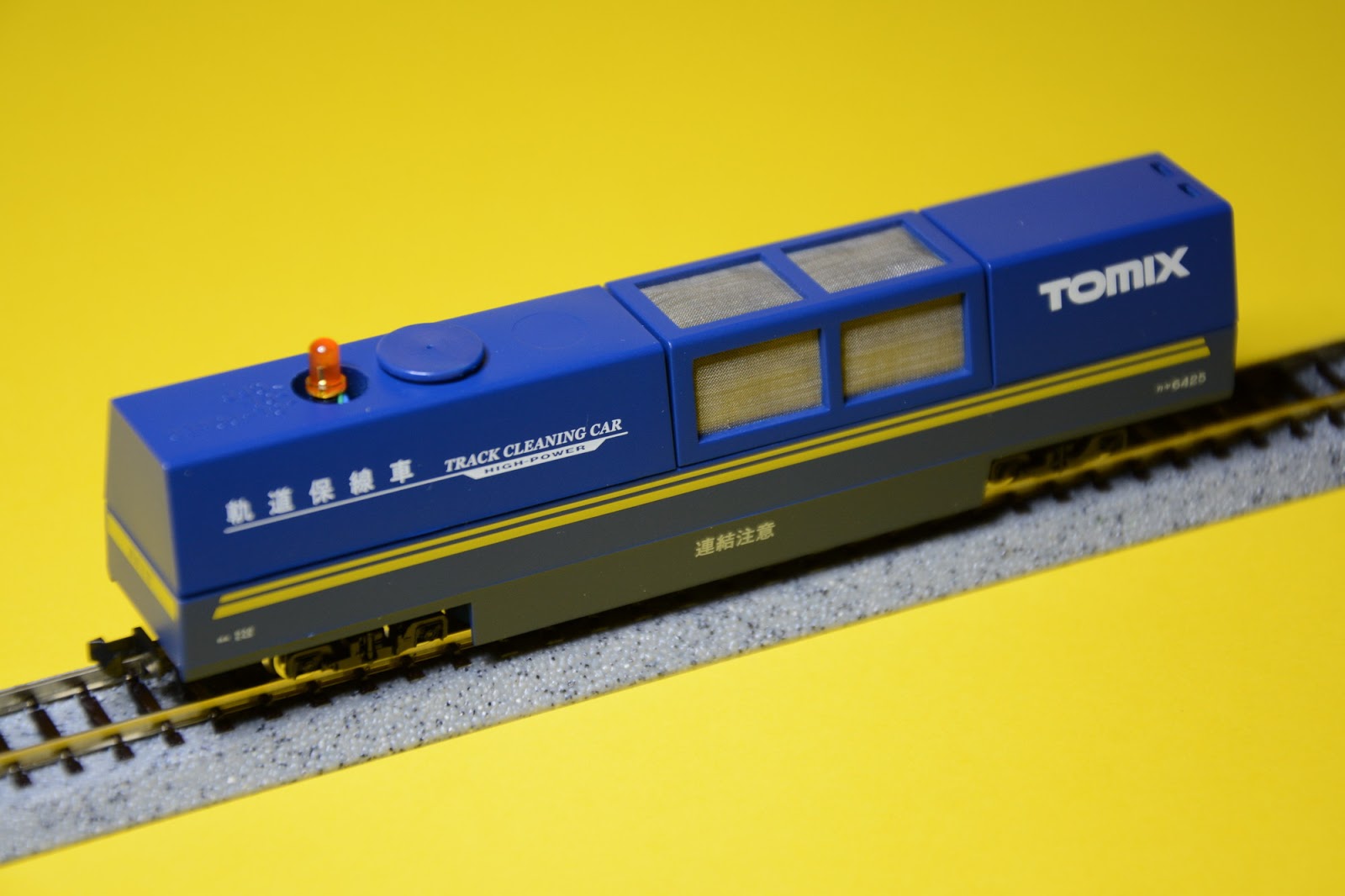 My Miniature Worlds: Tomix N-scale cleaning car DCC conversion