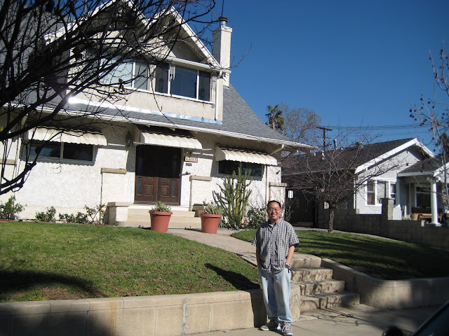 Sasaki Time: Buena Vista Street Hidden Details:Who Rented a Room from Robert?