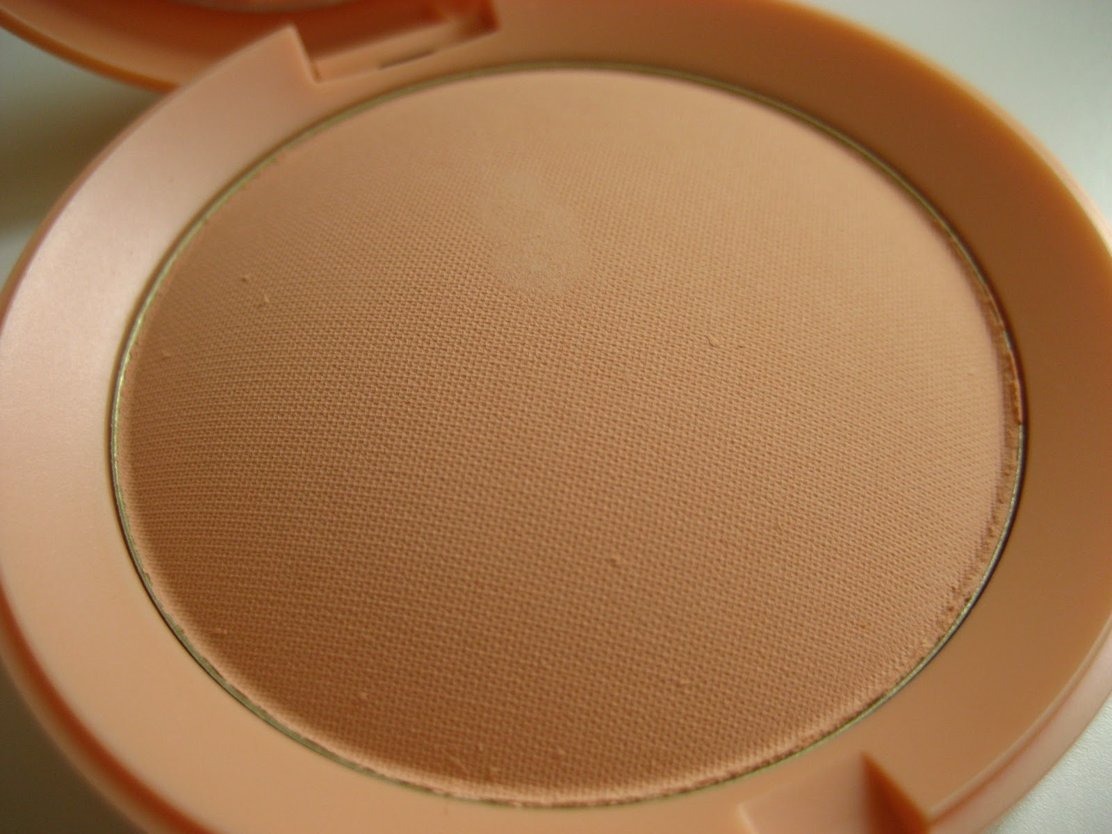 Lifestyle Blog by Katie: Bourjois Éclat Minéral Pressed Powder